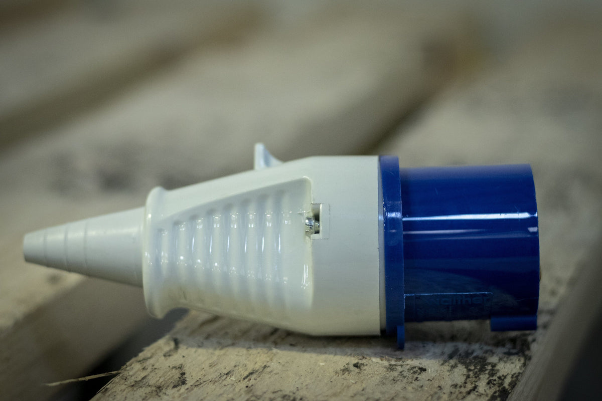 Blue 3 pin 240V plug — PCWS